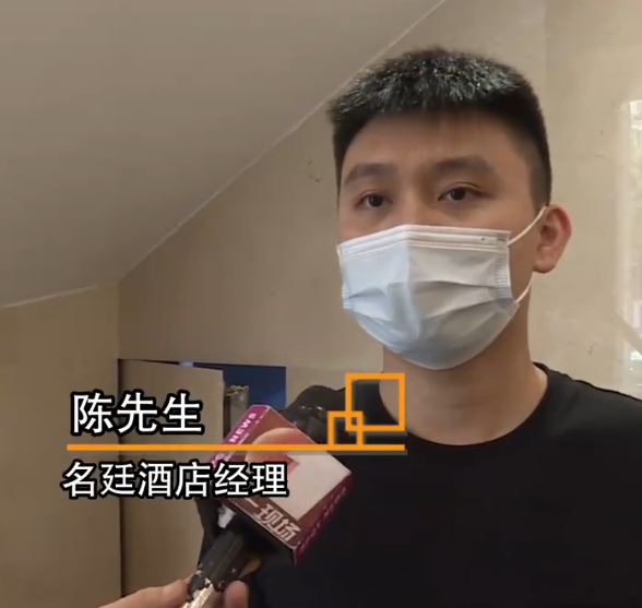 情侣入住酒店，凌晨遭男子闯入 八阕